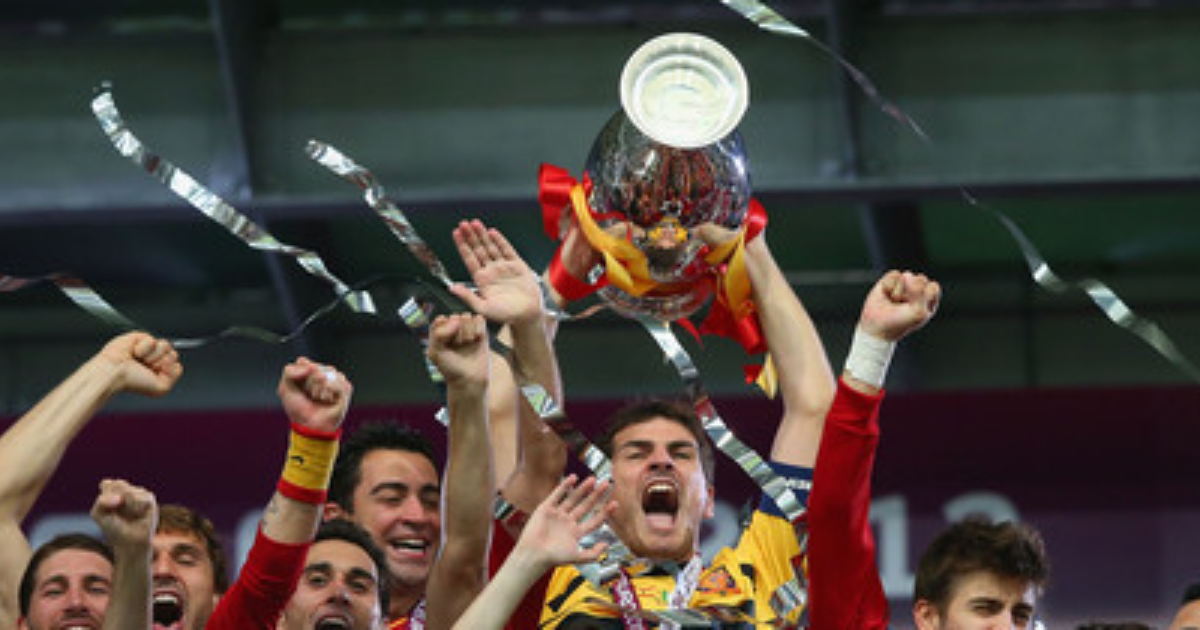 Op de foto met een beker, medaille of ring | SPORTNEXT - De ...